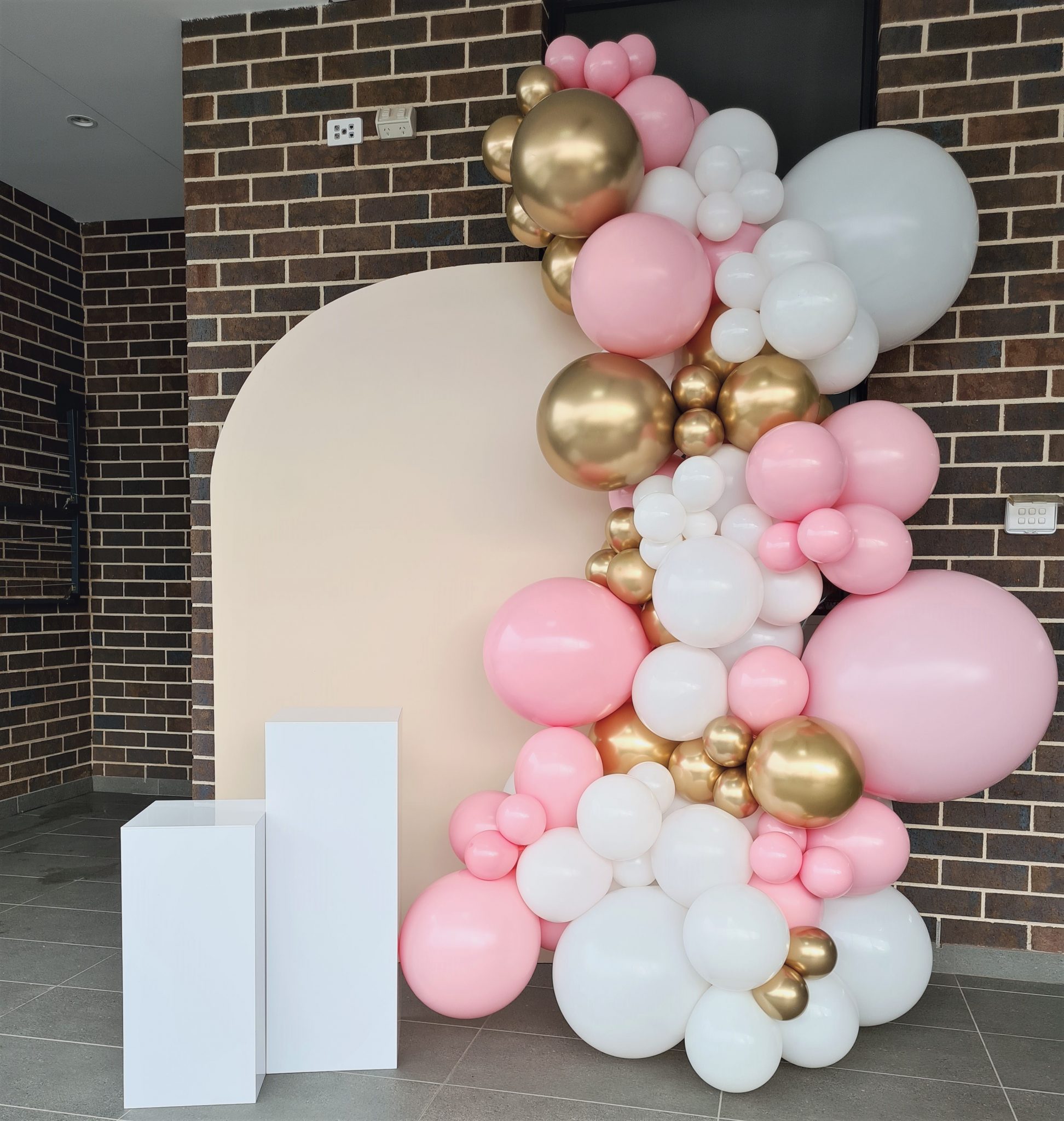 Organic Balloon Garland & Arches – Party Splendour