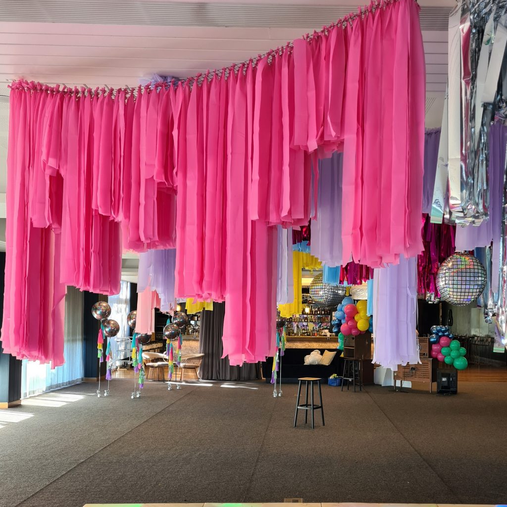 Hot Pink Streamer Garland 3m - Party Splendour