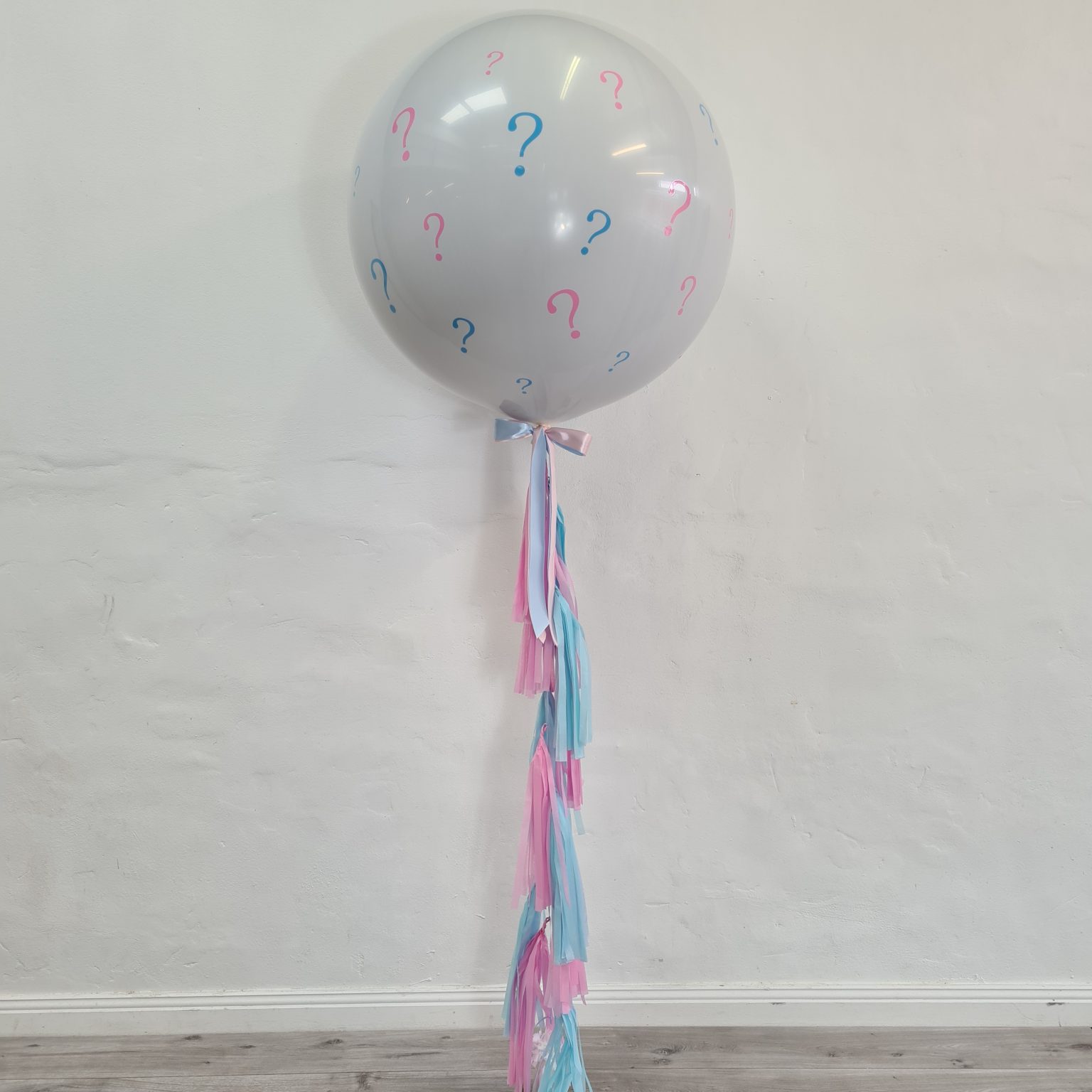 Black Question Mark Gender Reveal Balloon with Tassels – Party Splendour